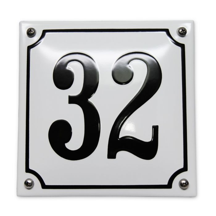 Traditional House number convex white/black 16x16cm
