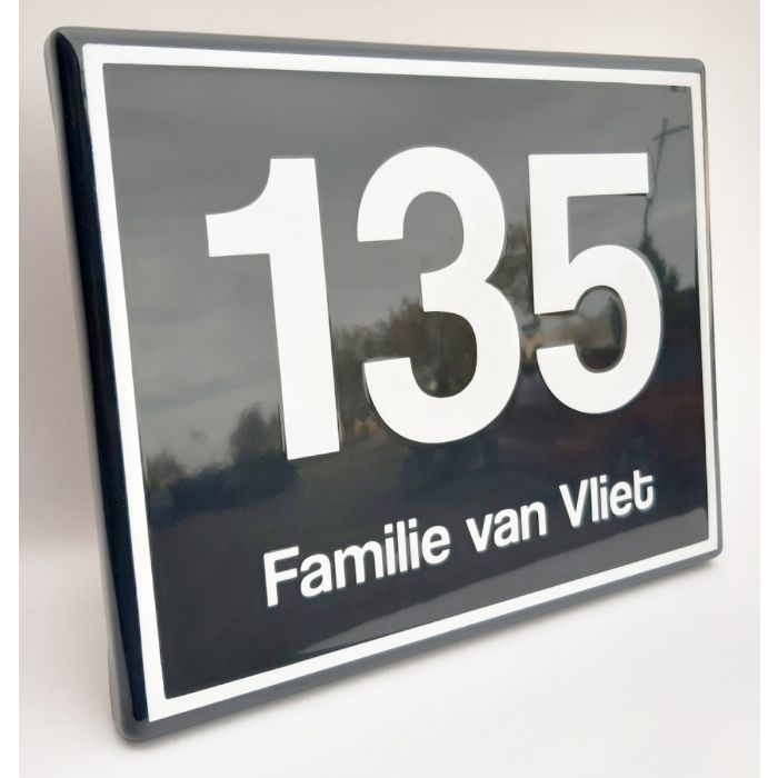 House number Bloomingdale Modern and sleek